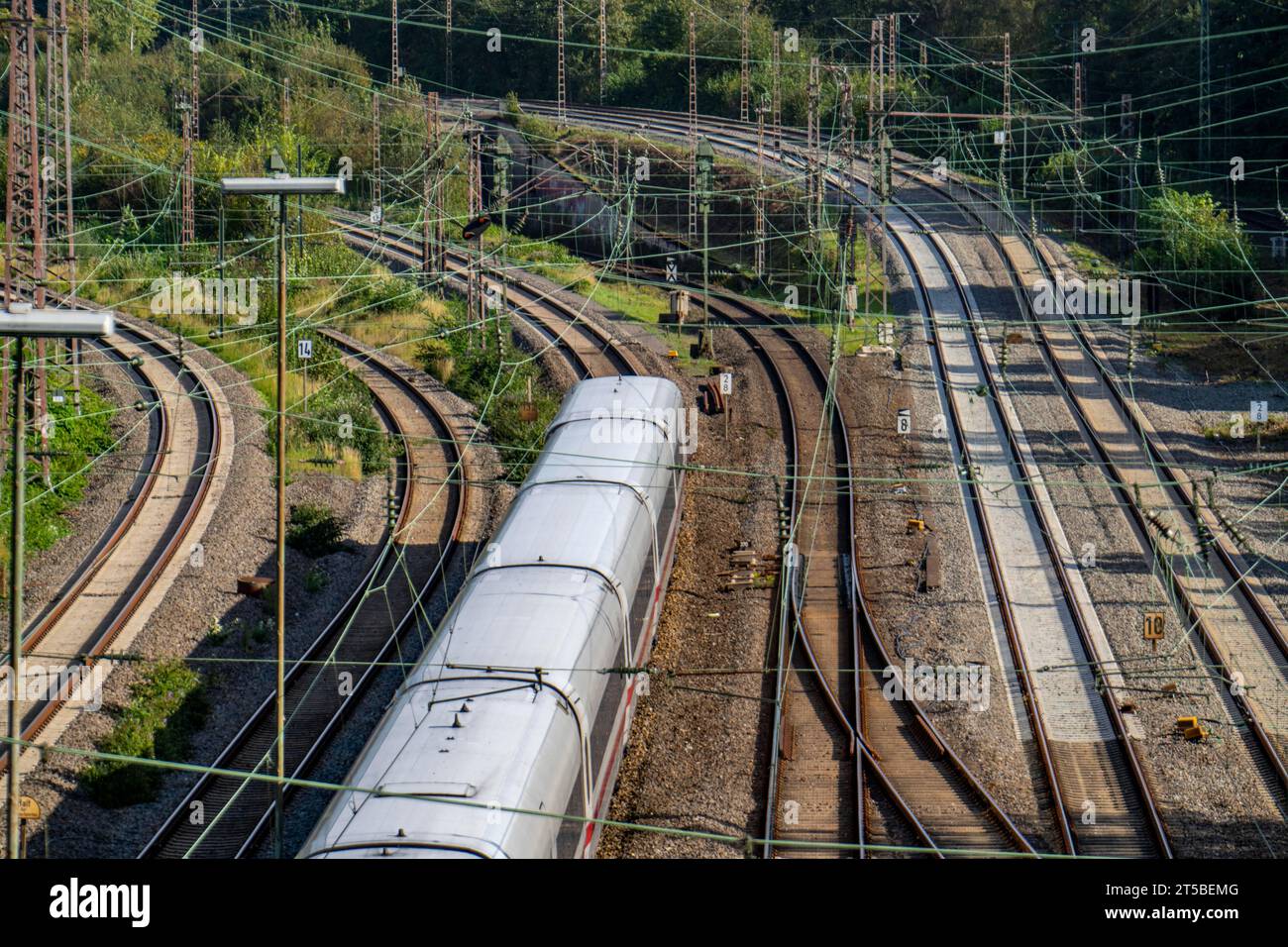 Tracks in front of Essen main station, 7 tracks in parallel, ICE 2 ...