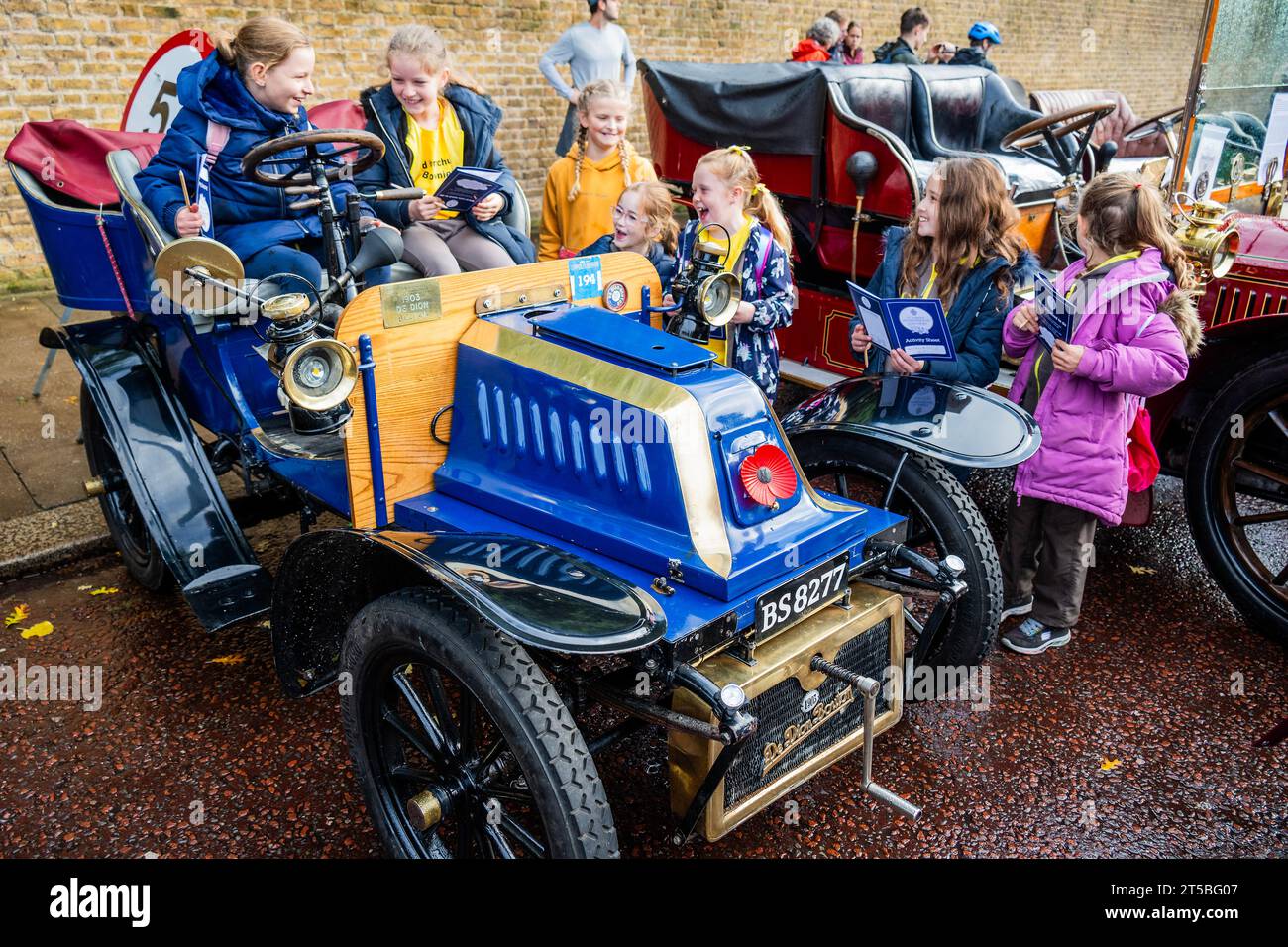 London, UK. 4th Nov, 2023. The 3rd hornchurch brownies investigate the ...