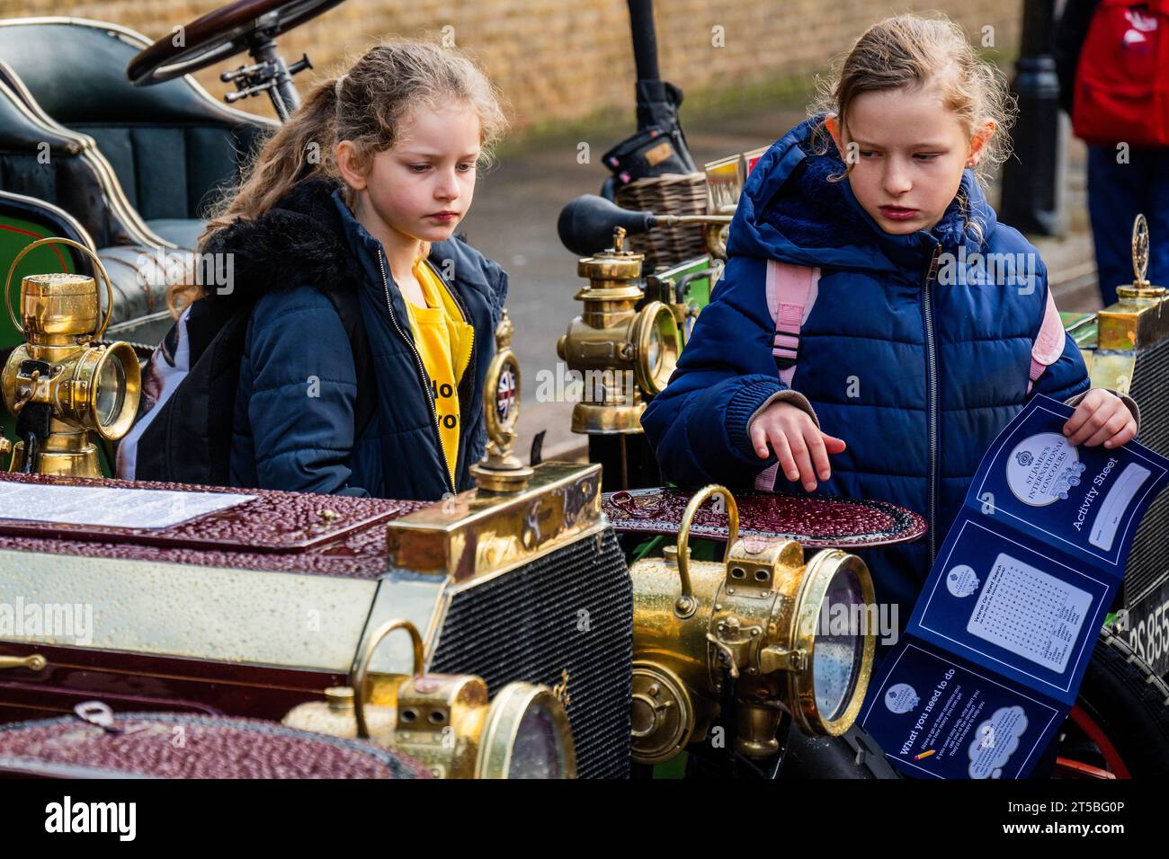 London, UK. 4th Nov, 2023. The 3rd hornchurch brownies investigate the ...
