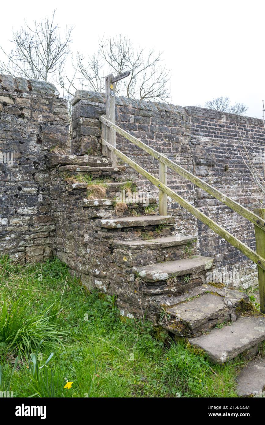 Crossing the road when walking the Dales Way means encouterning some ...