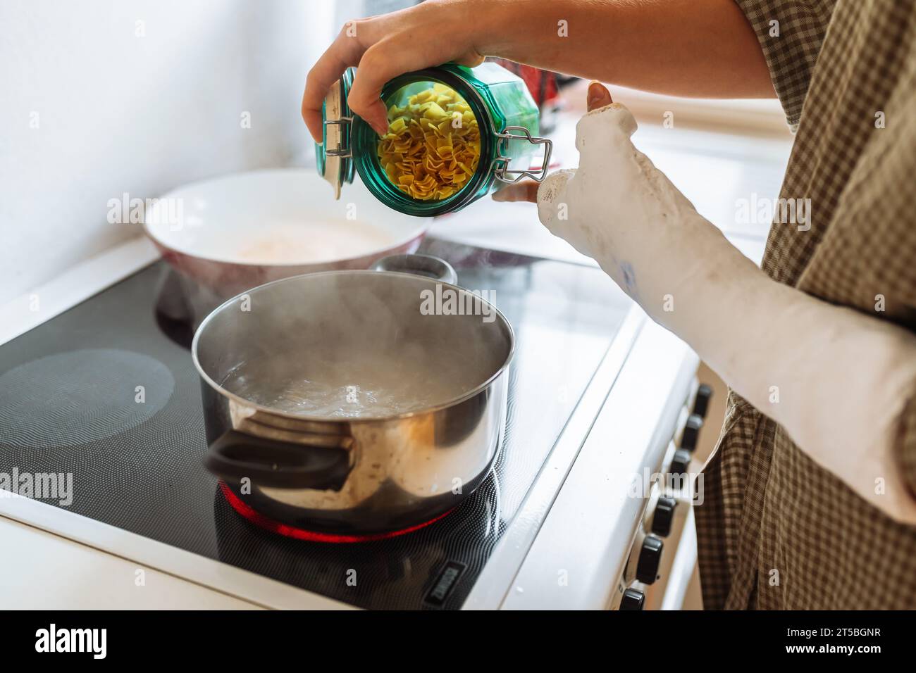 teenage girl, with cast on arm, cook lunch at home Stock Photo - Alamy