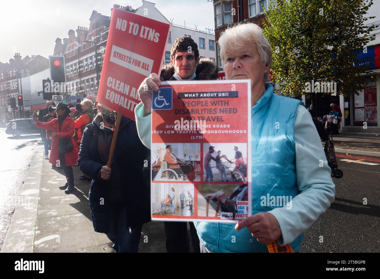 London, UK. 4 November 2023. Local residents rally with placards on ...