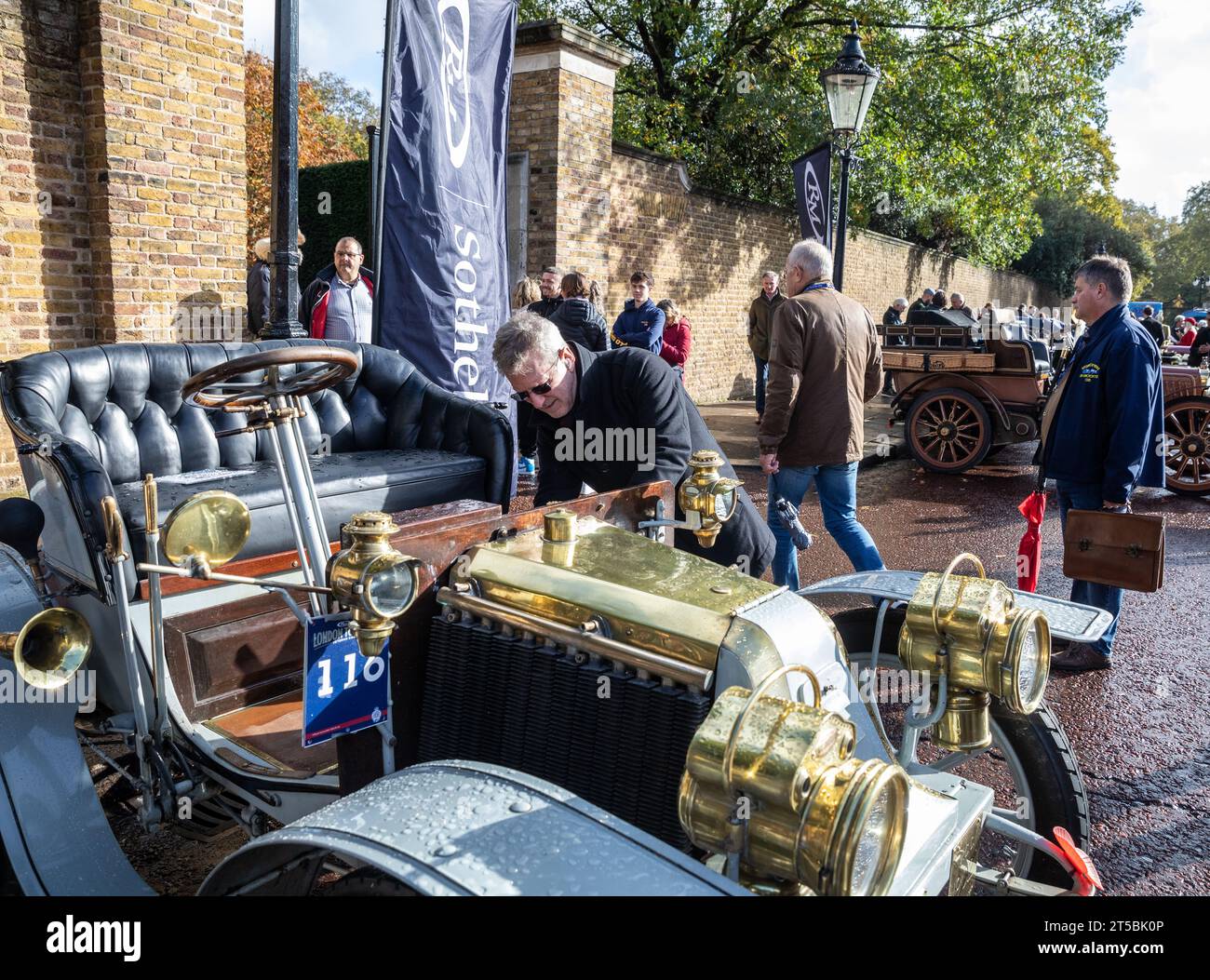 London, UK. 4th Nov, 2023. Around 100 Veteran Cars with their owners ...