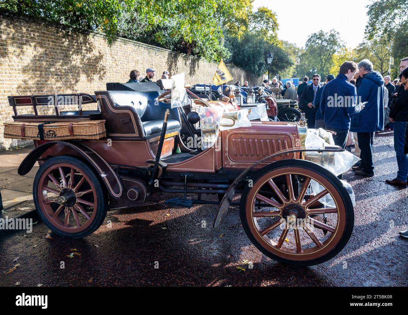 London, UK. 4th Nov, 2023. Around 100 Veteran Cars with their owners ...