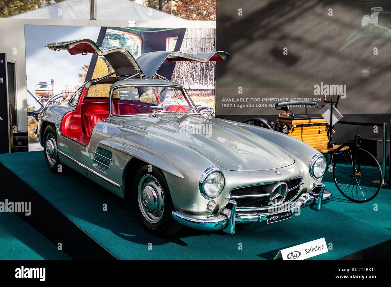 London, UK. 4th Nov, 2023. Around 100 Veteran Cars with their owners ...