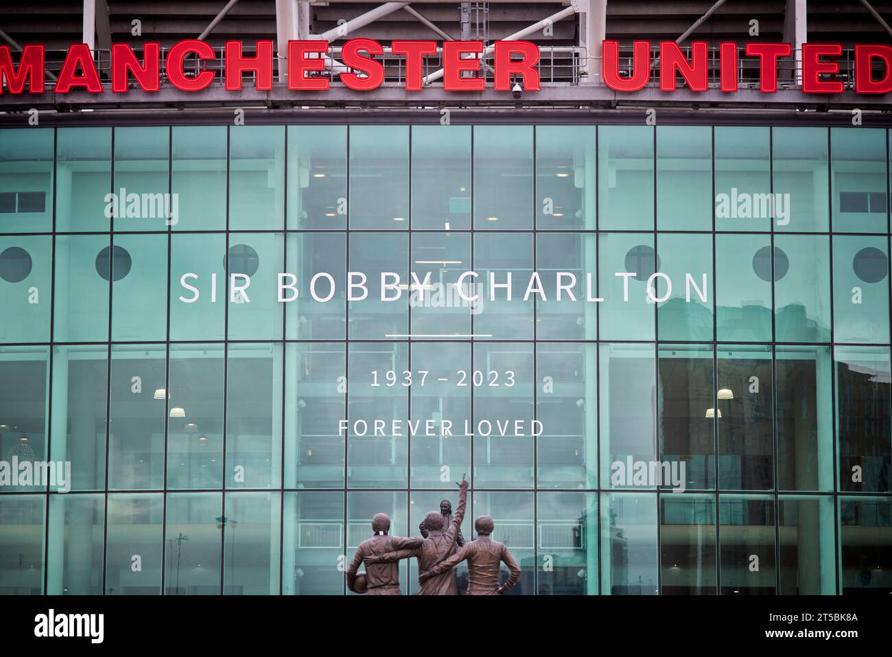 MUFC Manchester United FC stadium tribute to Sir Bobby Charlton Stock ...