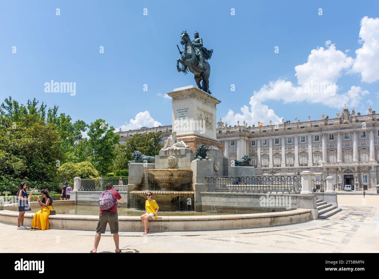 Monument to Felipe IV (Monumento ecuestre de Felipe IV), Jardines de ...