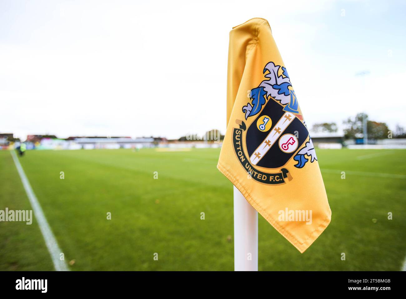 Sutton United Corner Flag during the Emirates FA Cup first round match ...
