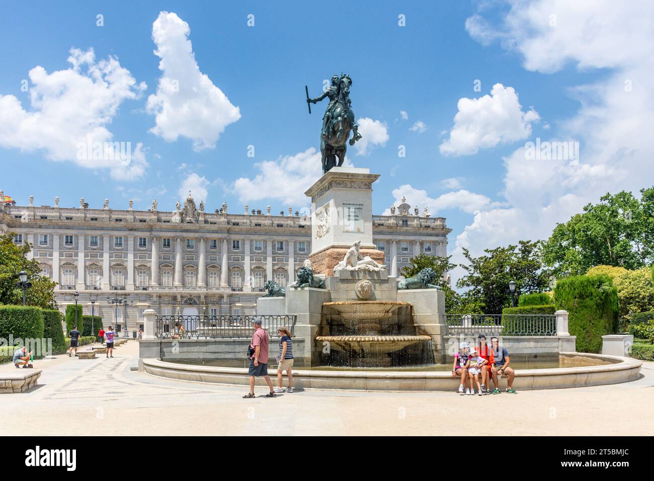 Jardines de lepanto equestrian monument to felipe iv monumento e hi-res ...