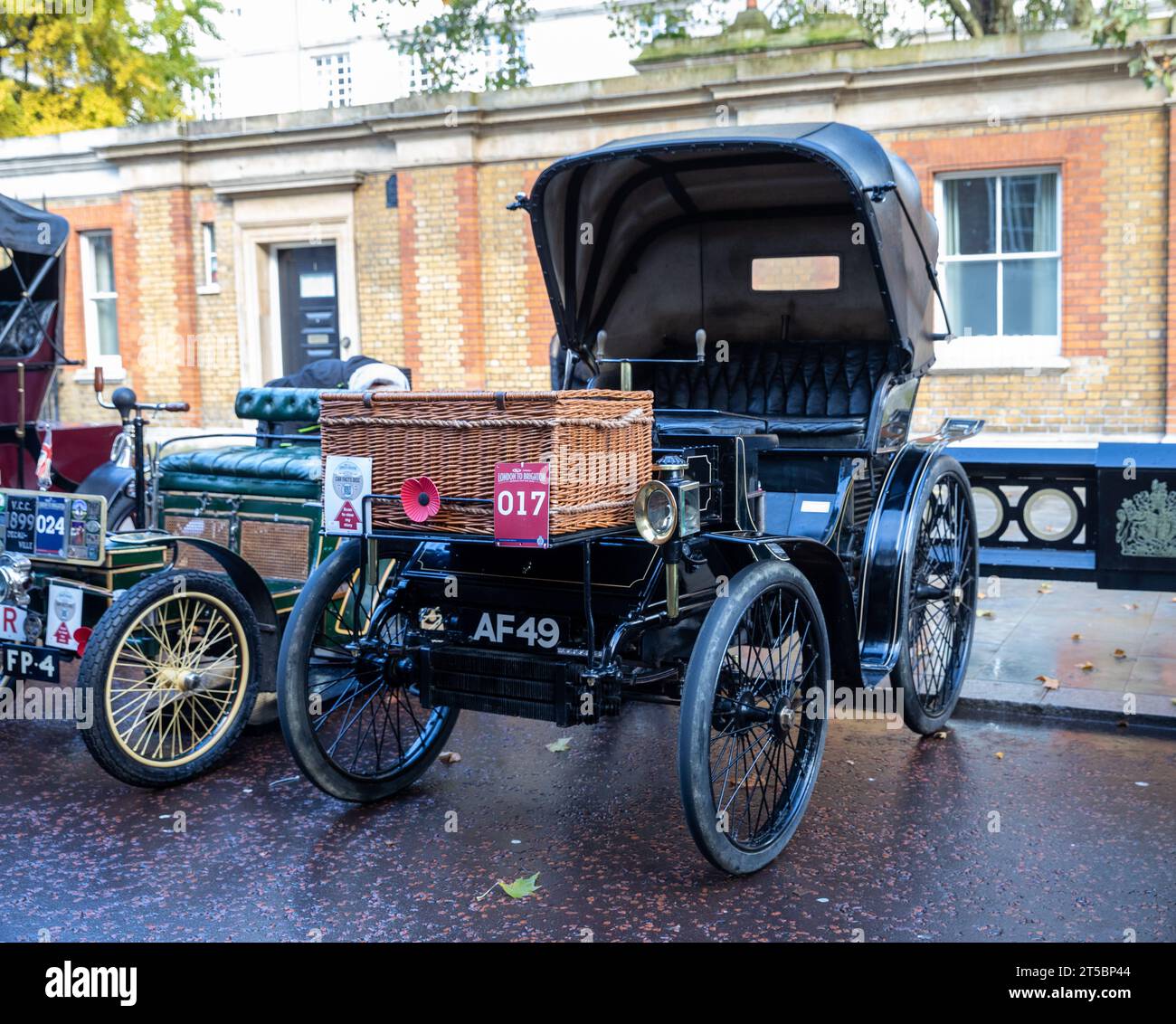 London, UK. 4th November 2023. Around 100 Veteran Cars with their ...