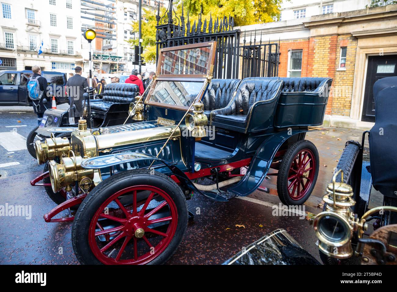 London, UK. 4th November 2023. Around 100 Veteran Cars with their ...