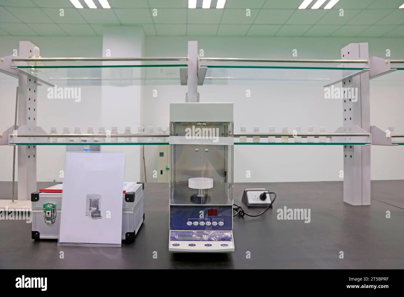 High pressure laboratory hi-res stock photography and images - Alamy