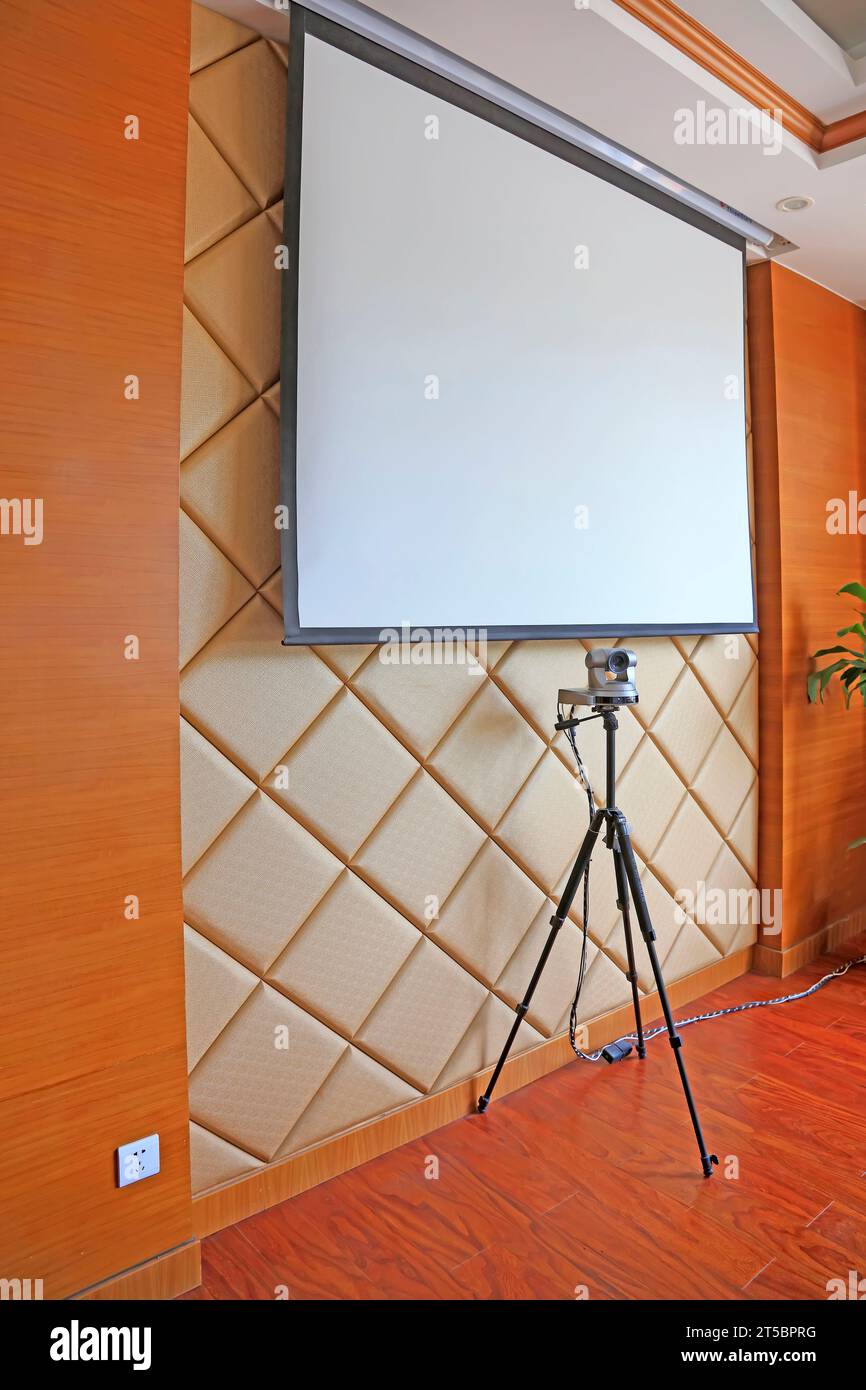 projector and screen Stock Photo - Alamy