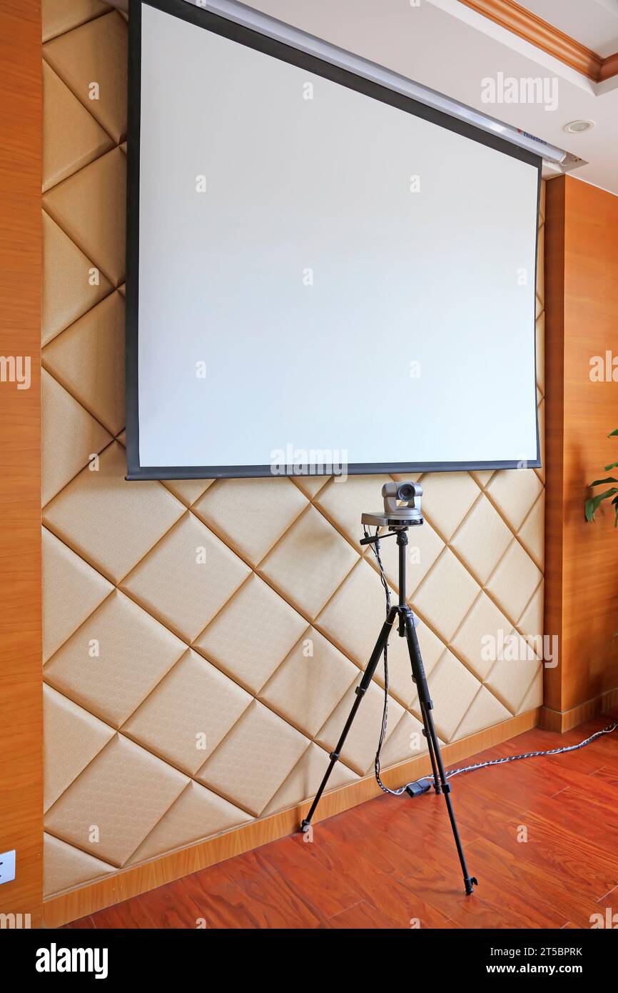 projector and screen Stock Photo - Alamy