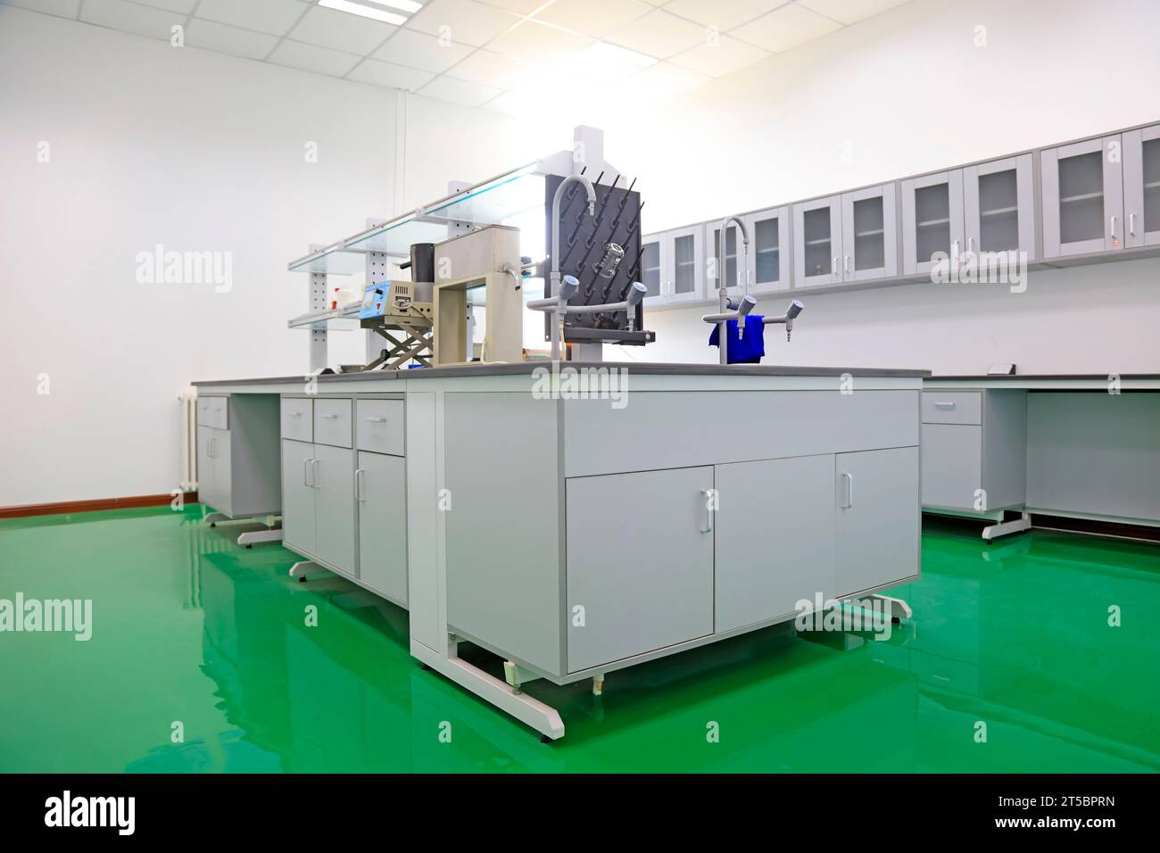 Laboratory operation platform Stock Photo - Alamy
