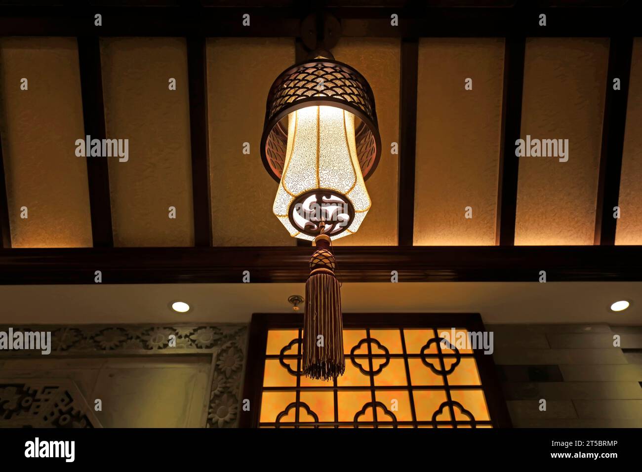 Chinese traditional style lamps and lanterns Stock Photo - Alamy