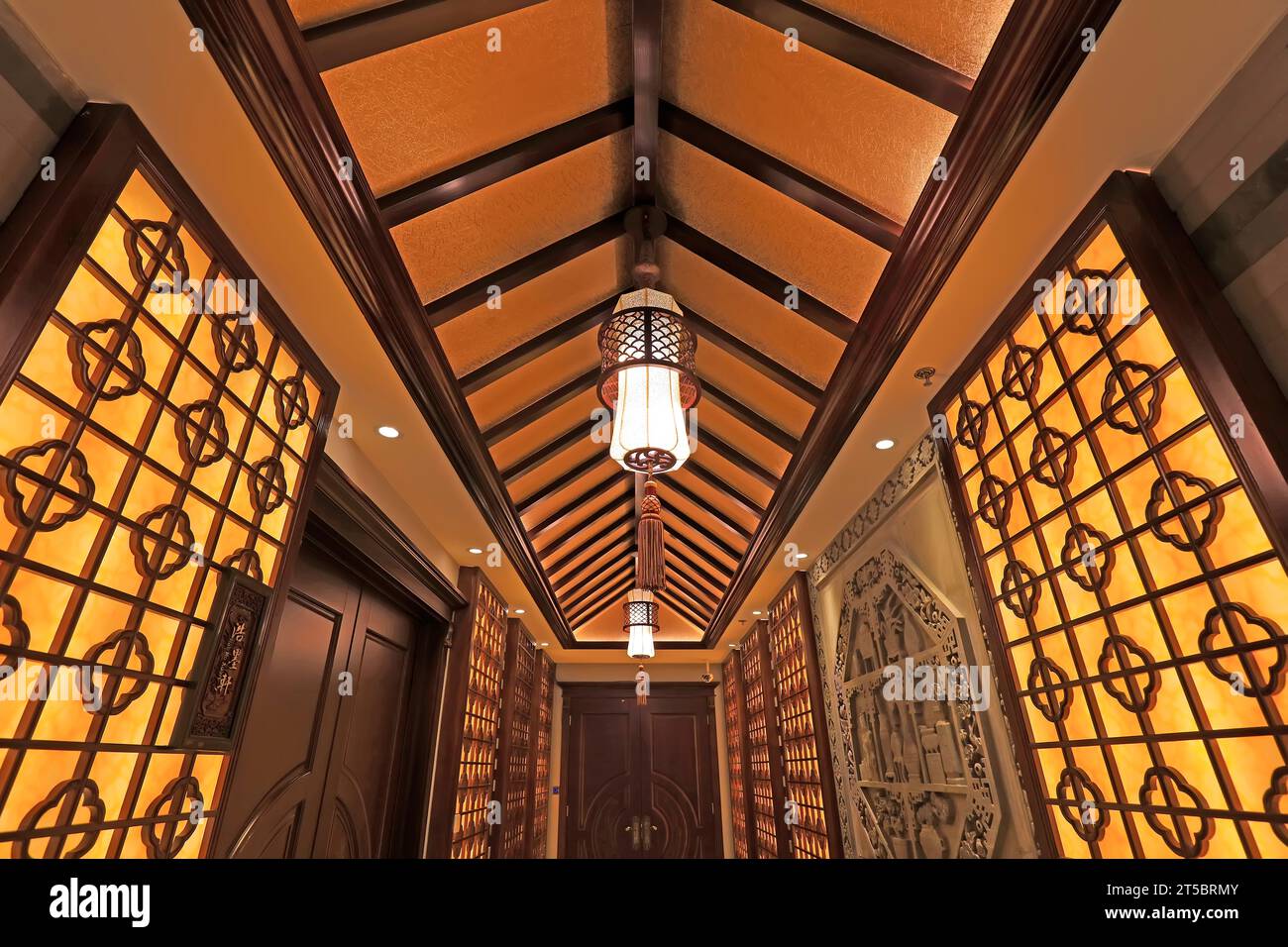 Chinese traditional window round hi-res stock photography and images ...