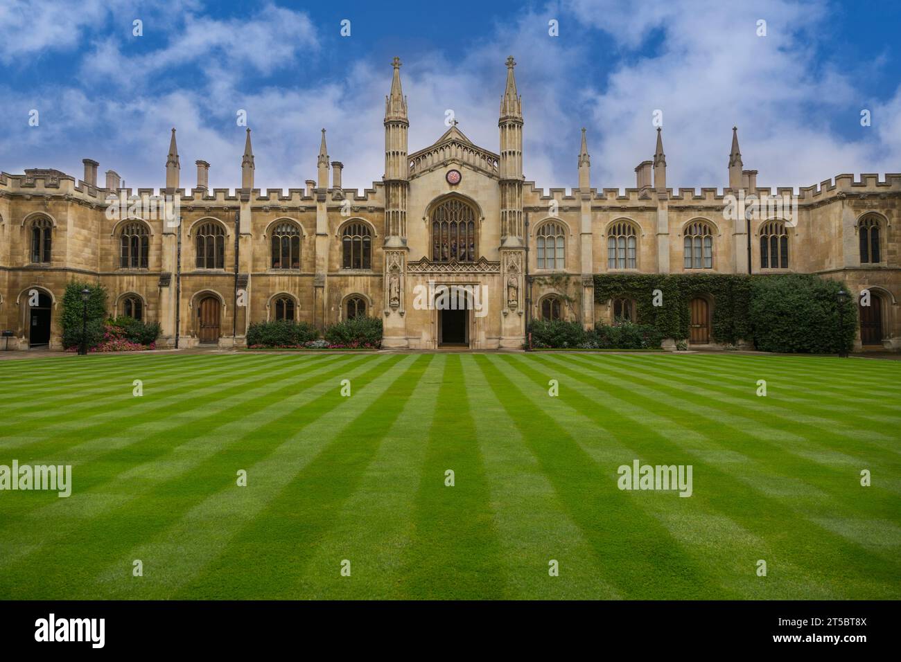College green entrance hi-res stock photography and images - Alamy