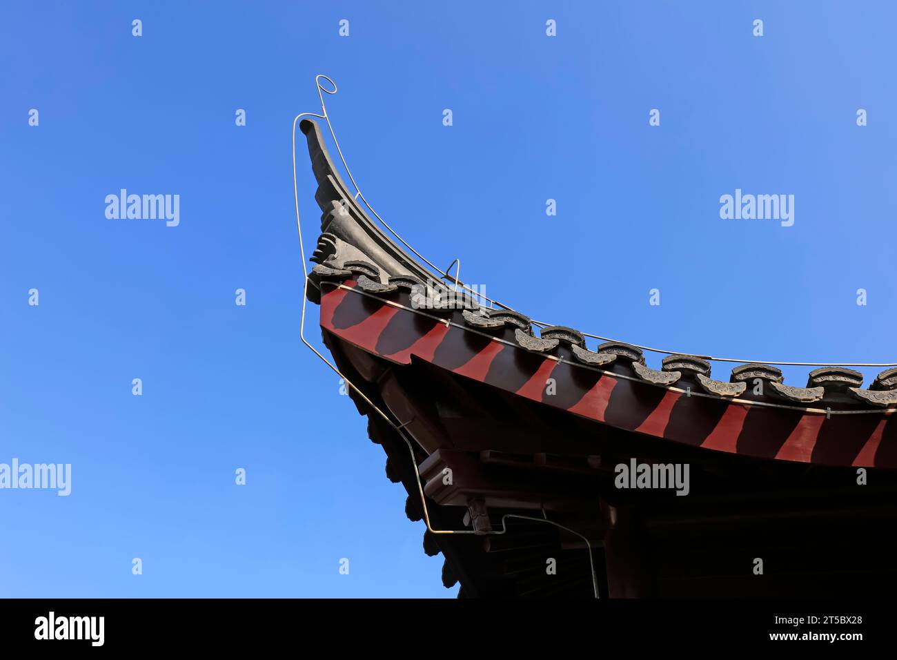 Chinese architectural corner eaves Stock Photo - Alamy