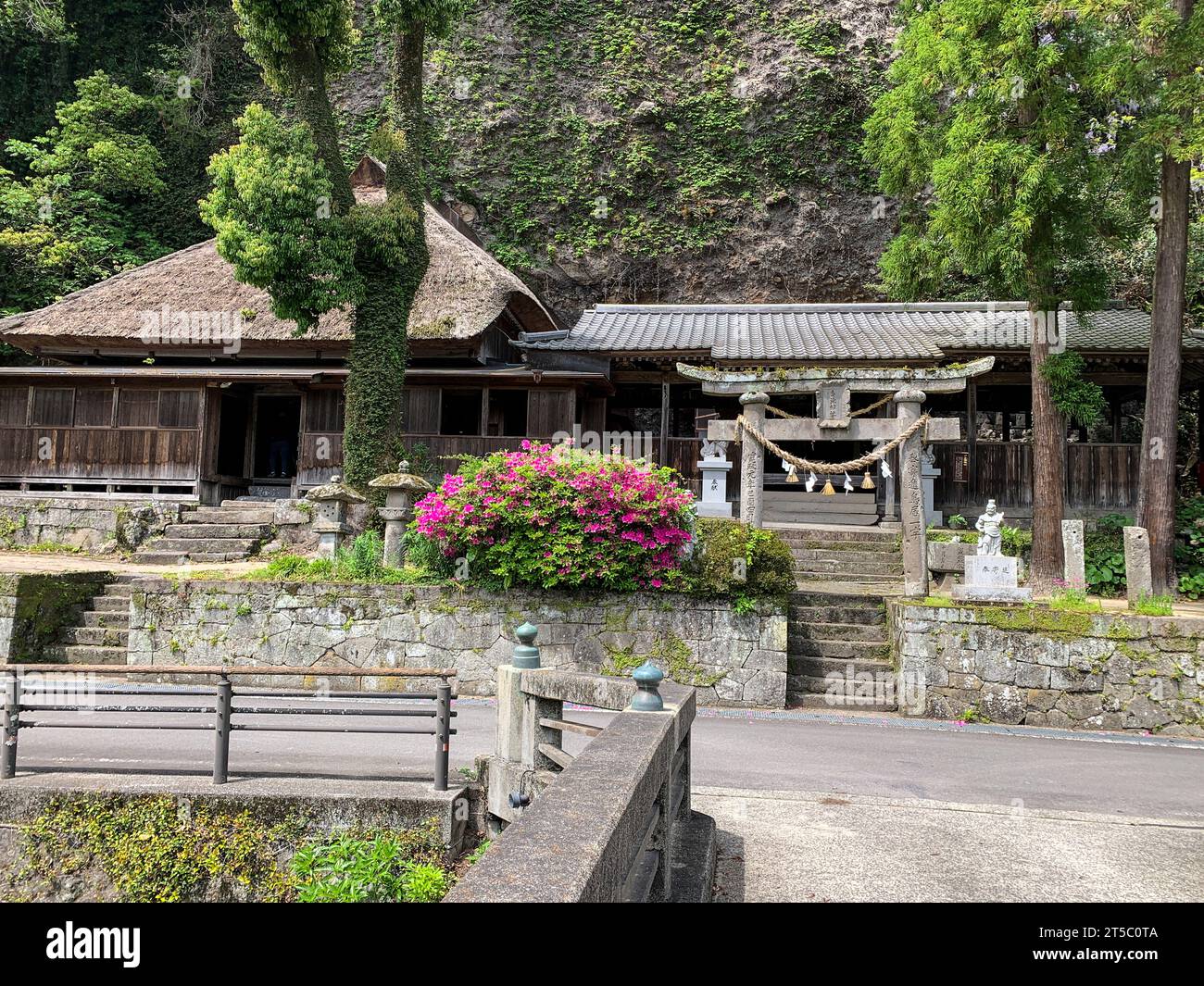 Shinto buddhist syncretism hi-res stock photography and images - Alamy