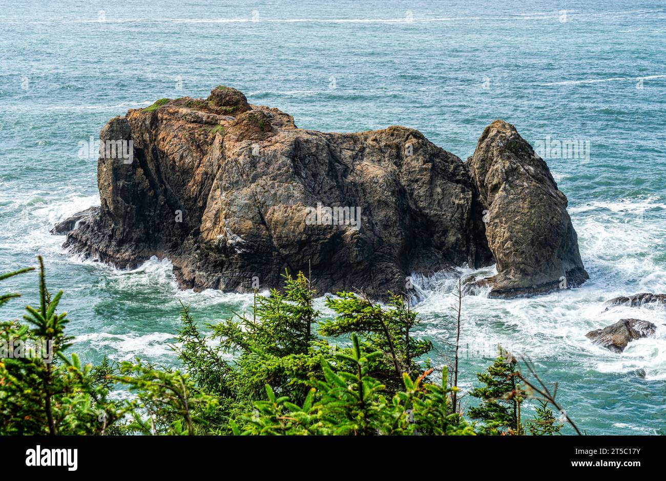 A view of an offshore land arch at Arch Rock State Park in Oregon State ...