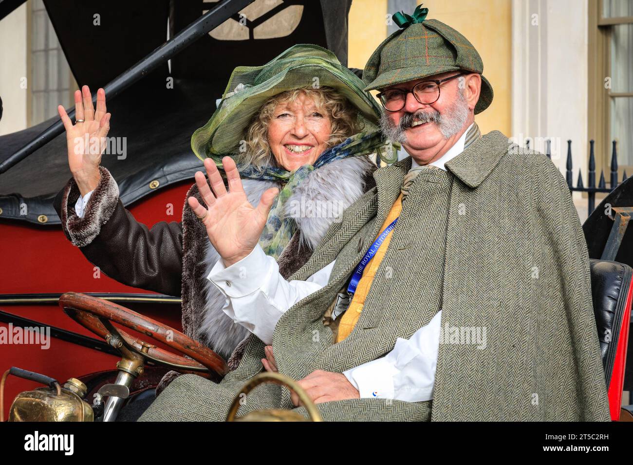 London, UK. 04th Nov, 2023. The owners of a 1901 Covert called 'Rosie ...