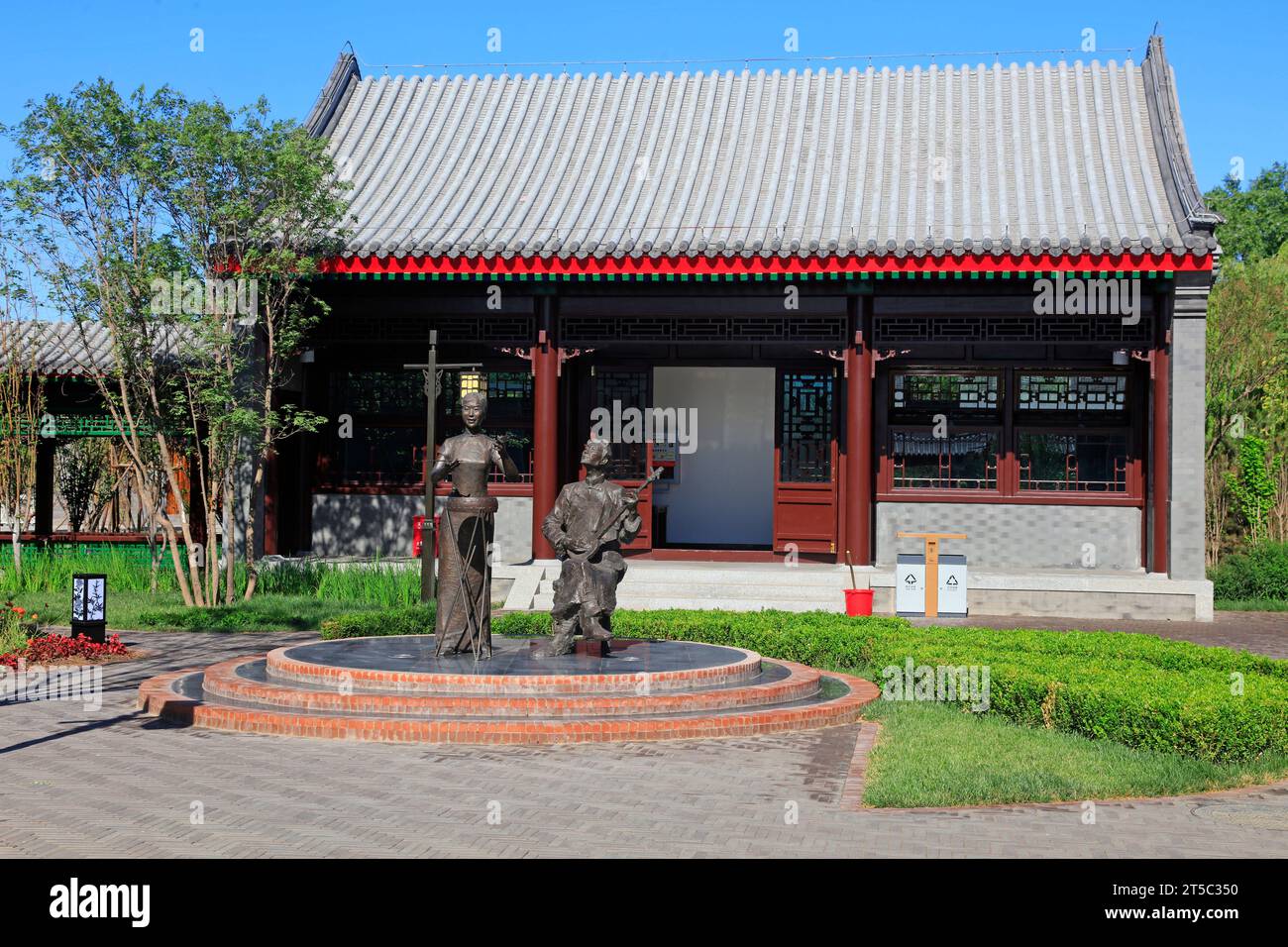 Ancient chinese courtyards hi-res stock photography and images - Alamy