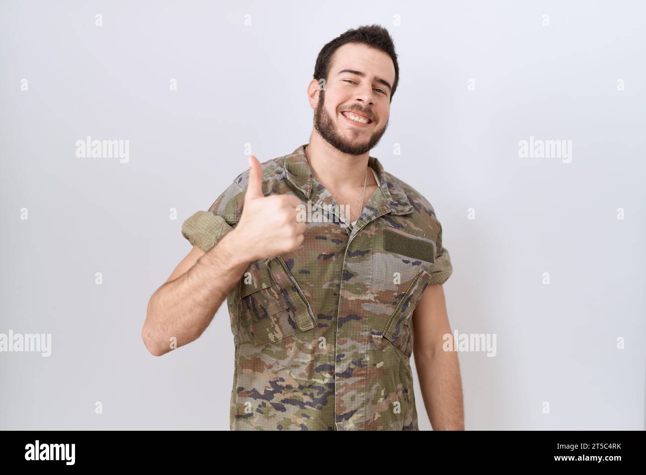 Soldier looking camera thumbs up hi-res stock photography and images ...