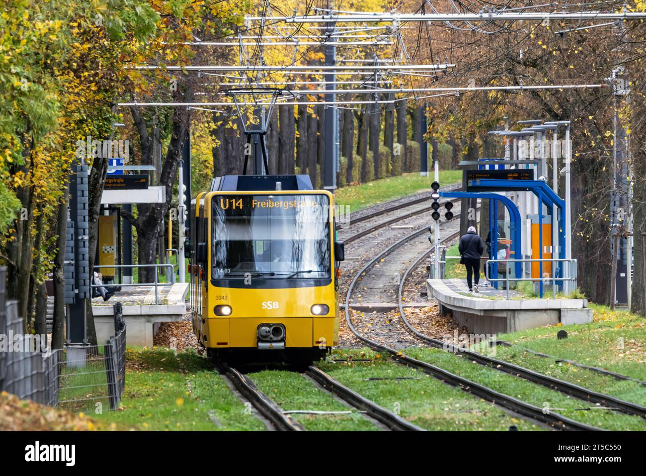Stadtbahn der Stuttgarter Straßenbahnen AG, SSB am Max-Eyth-See. // 03. ...