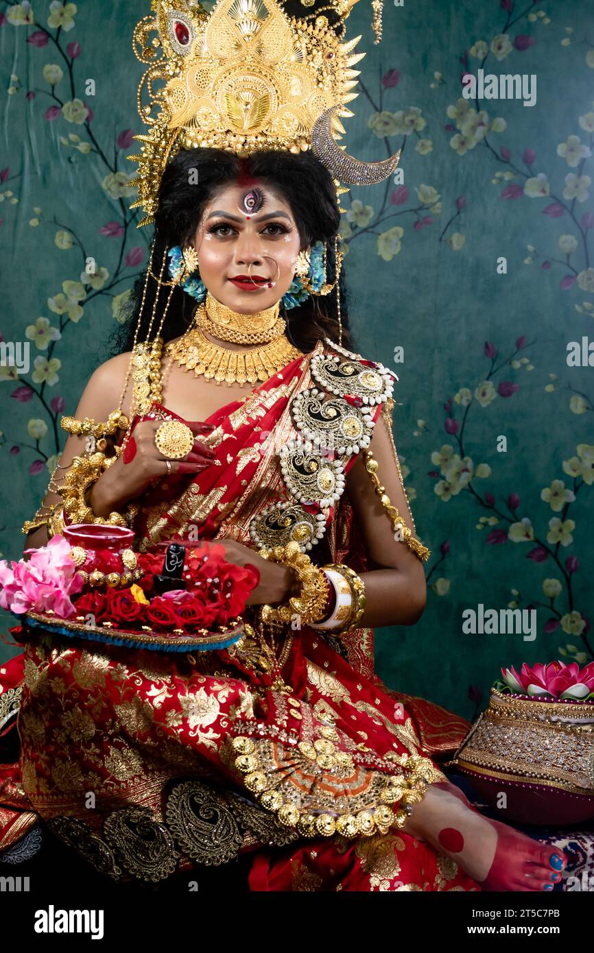 Portrait of beautiful Indian girl of Durga Idol Agomoni Concept Indoor ...