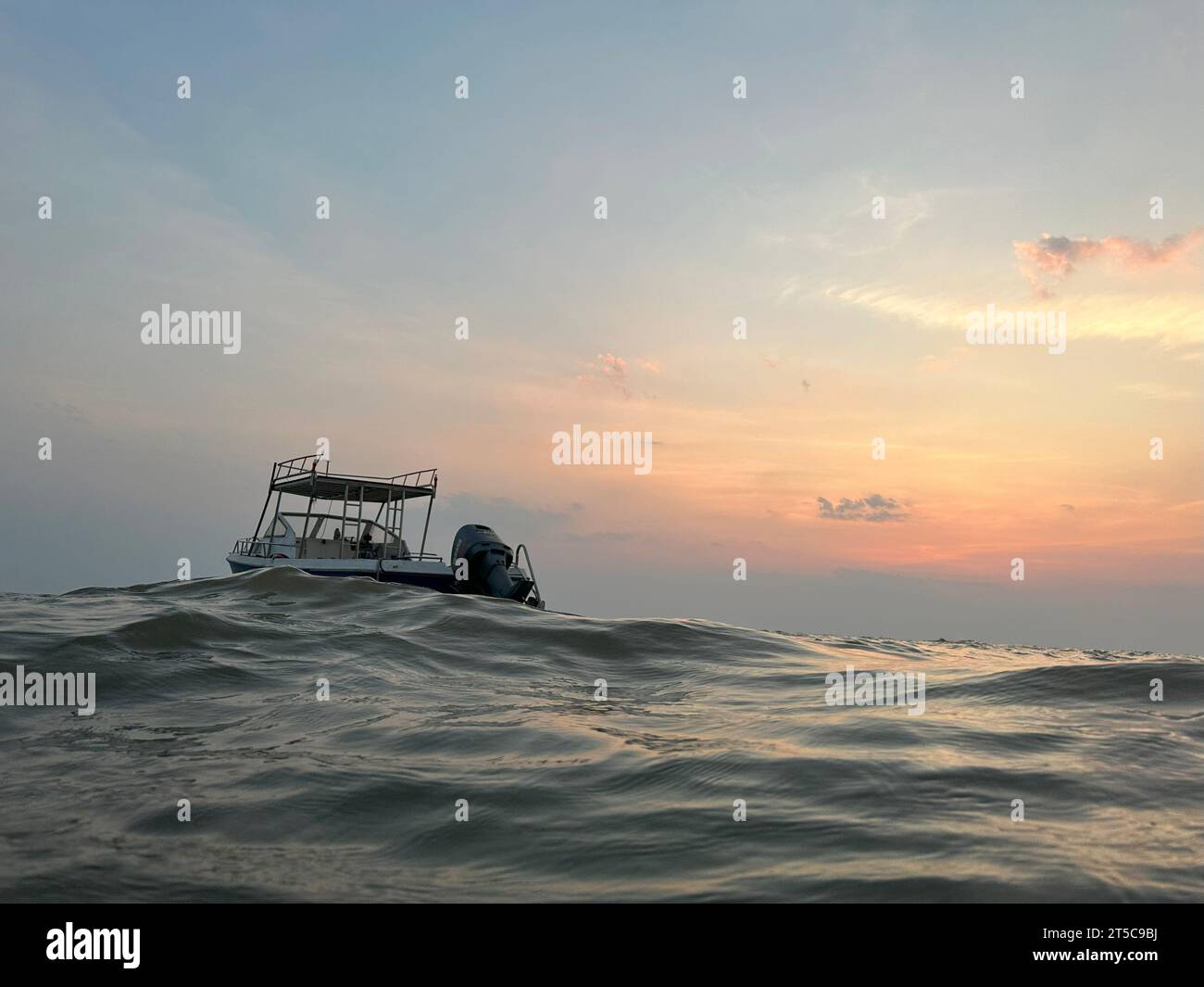 Powerboat sunset hi-res stock photography and images - Alamy