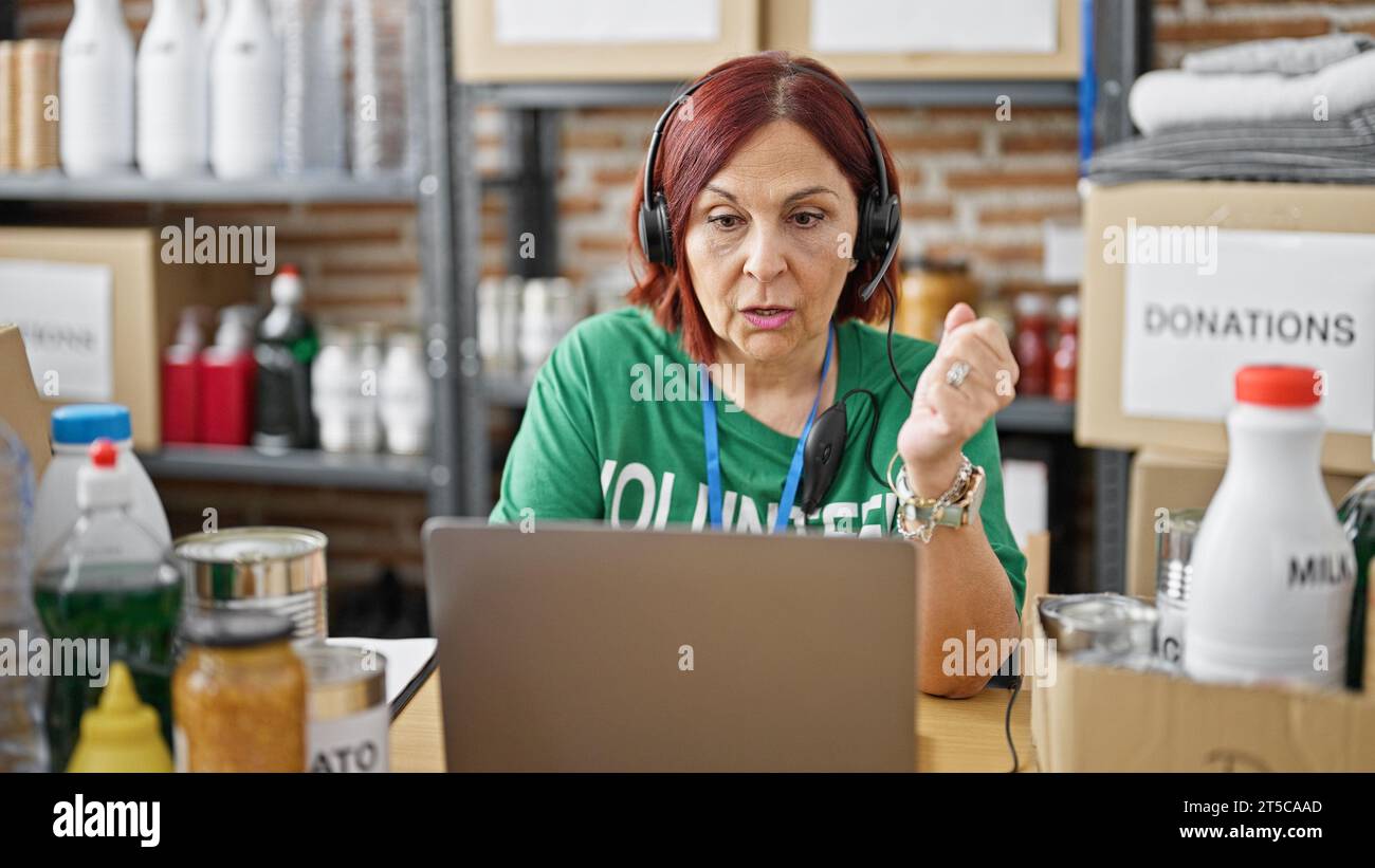 Beautiful redhead volunteer woman hi-res stock photography and images ...