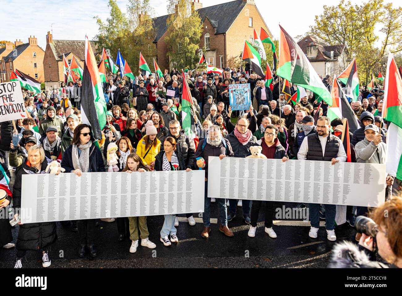 Belfast, UK. 04th Nov, 2023. Hundreds of people marched from Queens ...