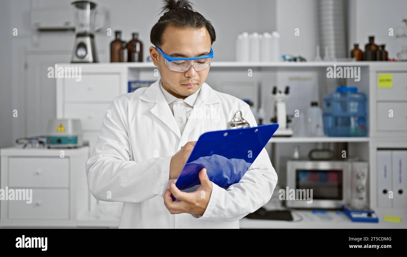 Medical professional taking notes world hi-res stock photography and ...