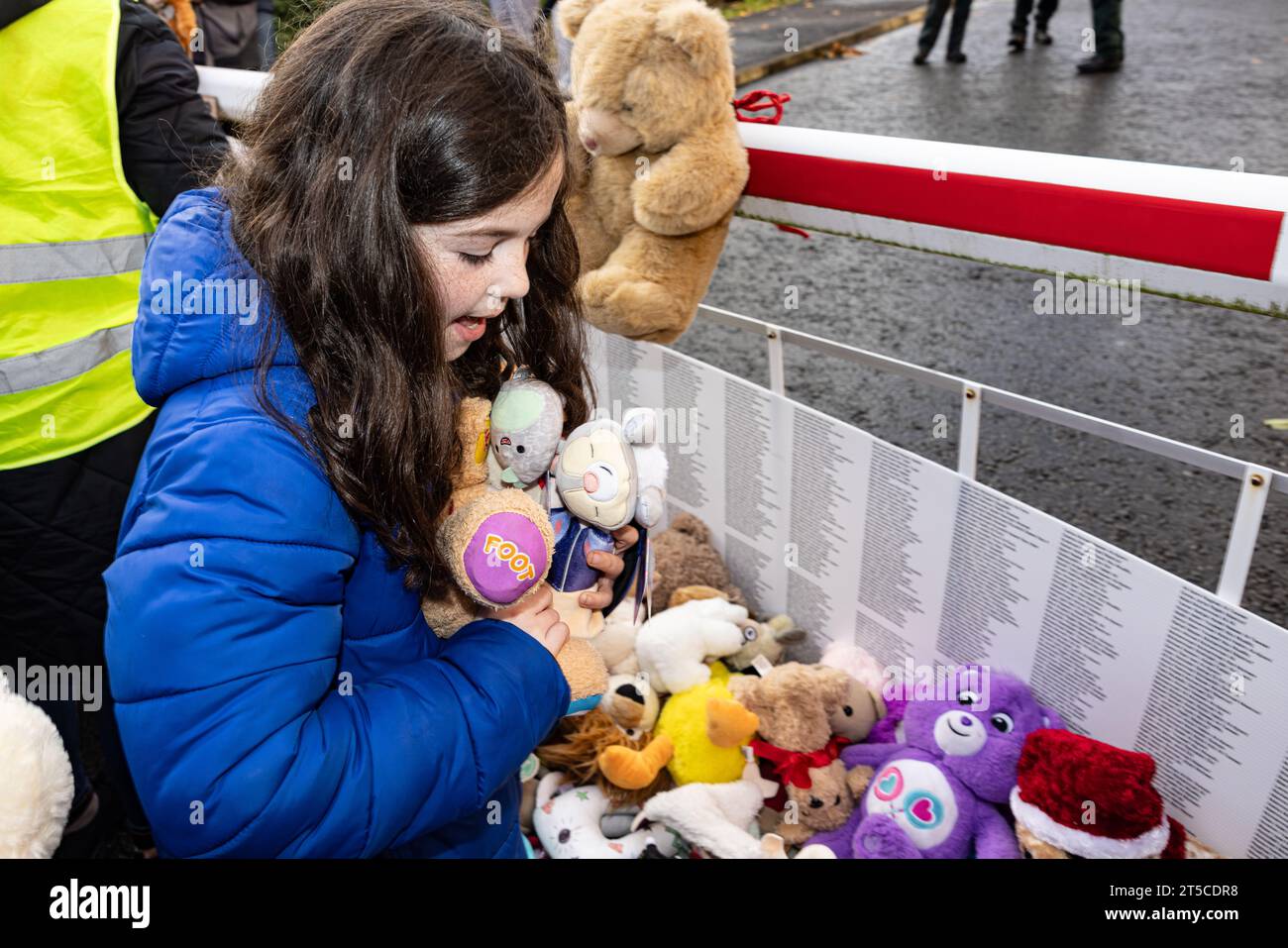 Belfast, UK. 04th Nov, 2023. Hundreds of people marched from Queens ...