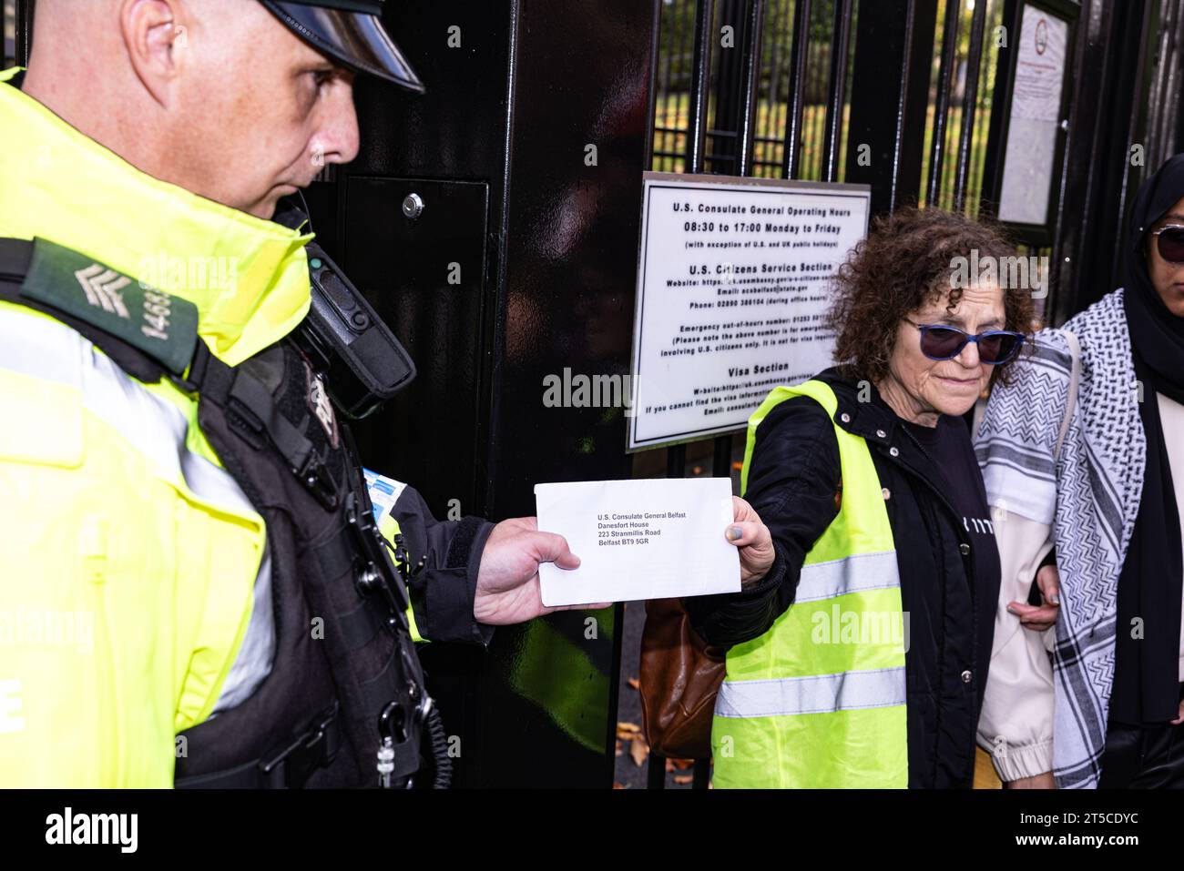 Belfast, UK. 04th Nov, 2023. Hundreds of people marched from Queens ...