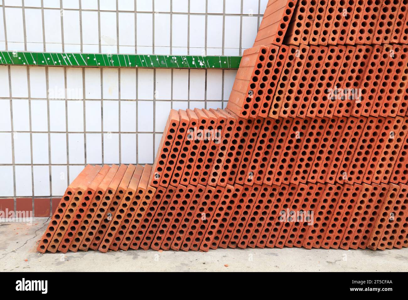 Hollow brick hi-res stock photography and images - Alamy