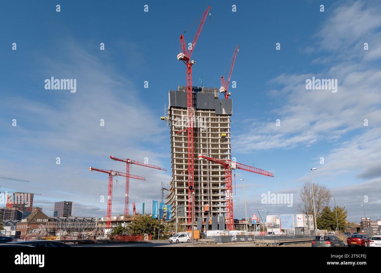 Hamburg, Germany. 04th Nov, 2023. View of the Elbtower construction ...