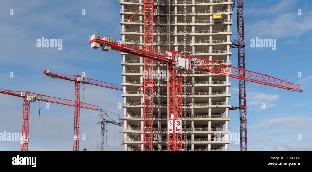 Hamburg, Germany. 04th Nov, 2023. View of the Elbtower construction ...