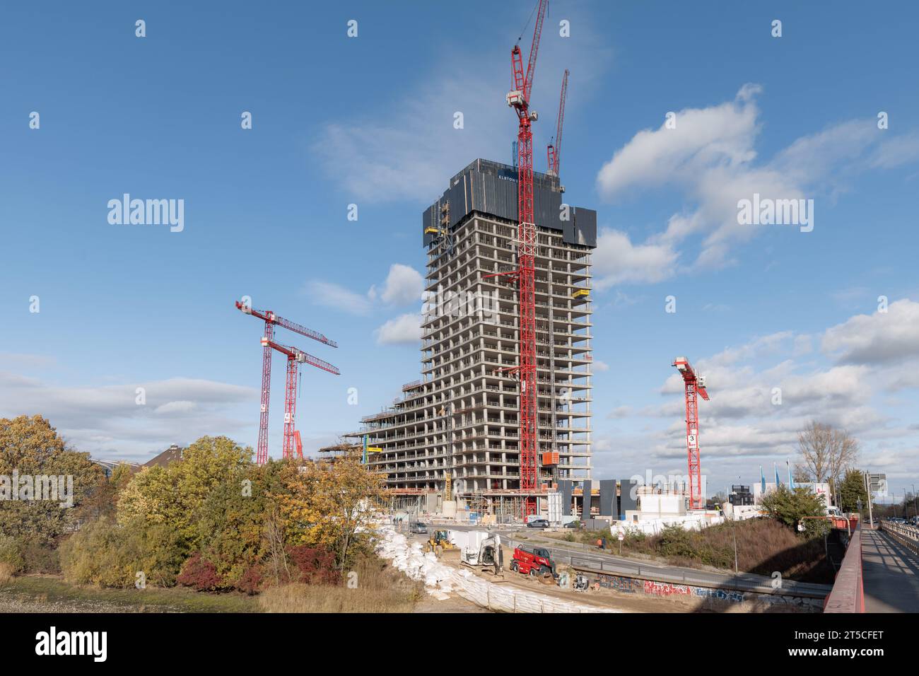 Hamburg, Germany. 04th Nov, 2023. View of the Elbtower construction ...