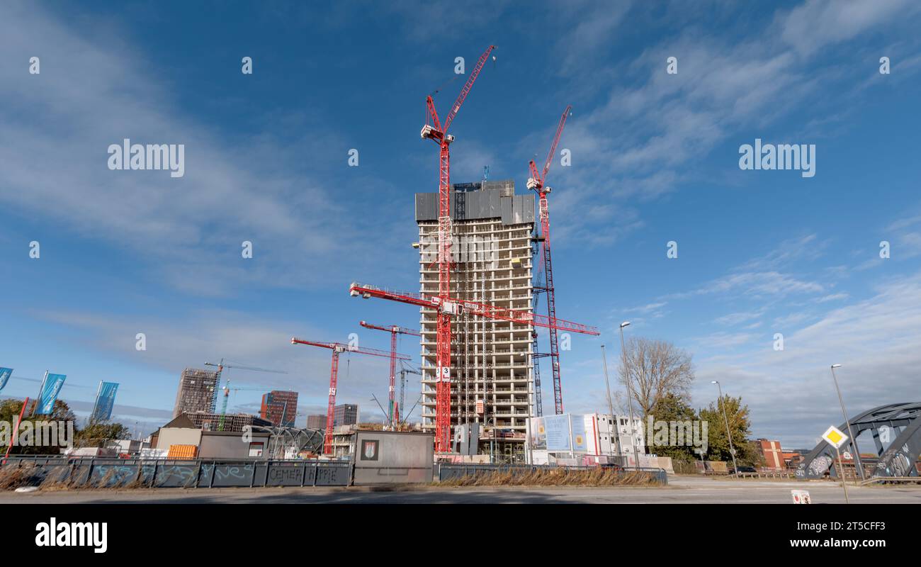Hamburg, Germany. 04th Nov, 2023. View of the Elbtower construction ...