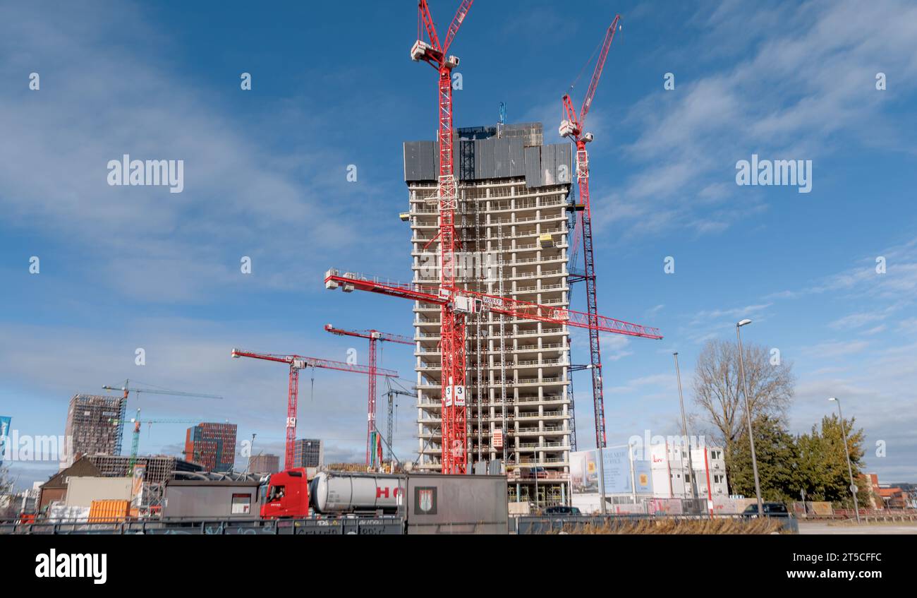 Hamburg, Germany. 04th Nov, 2023. View of the Elbtower construction ...