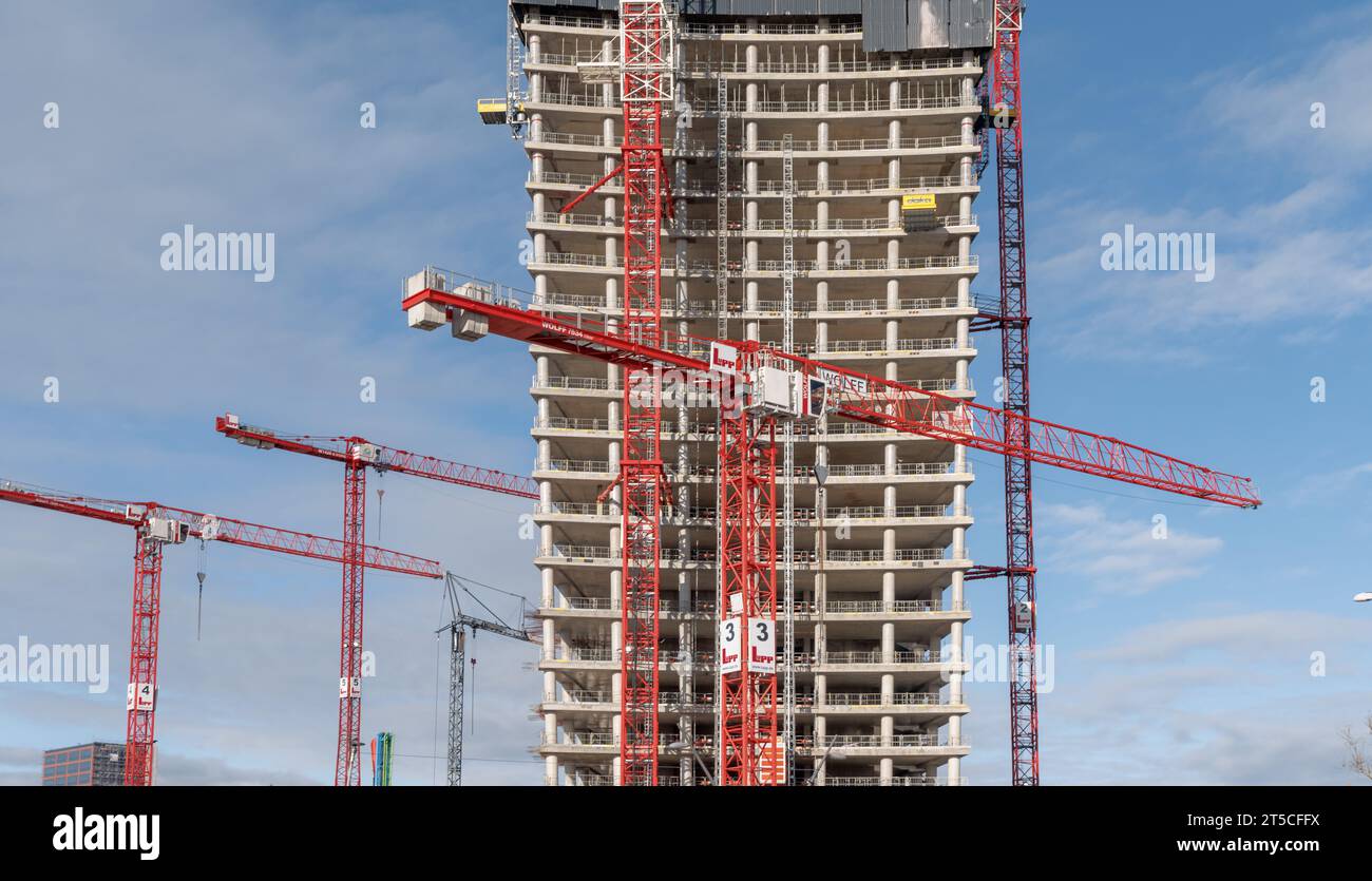Hamburg, Germany. 04th Nov, 2023. View of the Elbtower construction ...