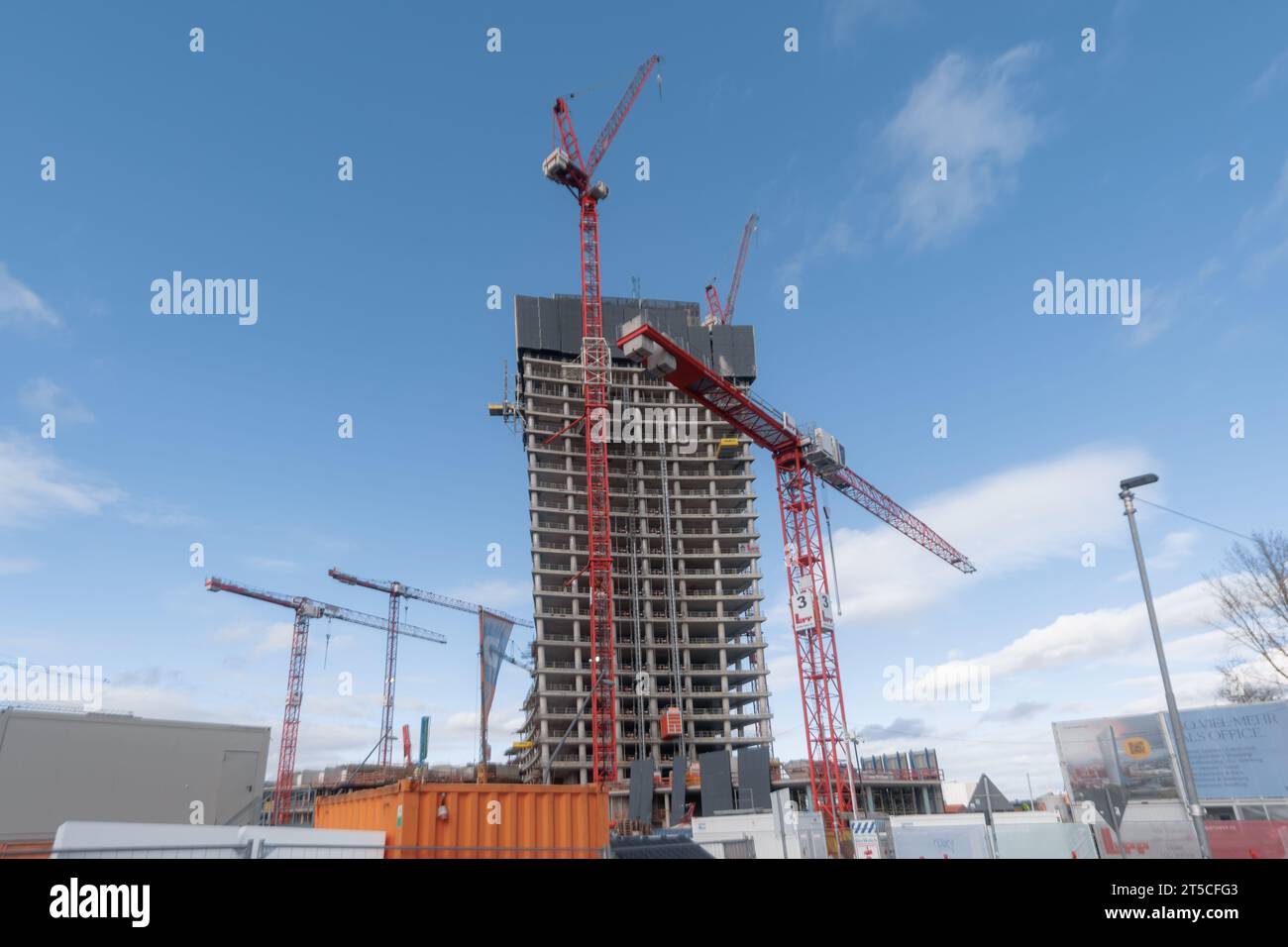 Hamburg, Germany. 04th Nov, 2023. View of the Elbtower construction ...