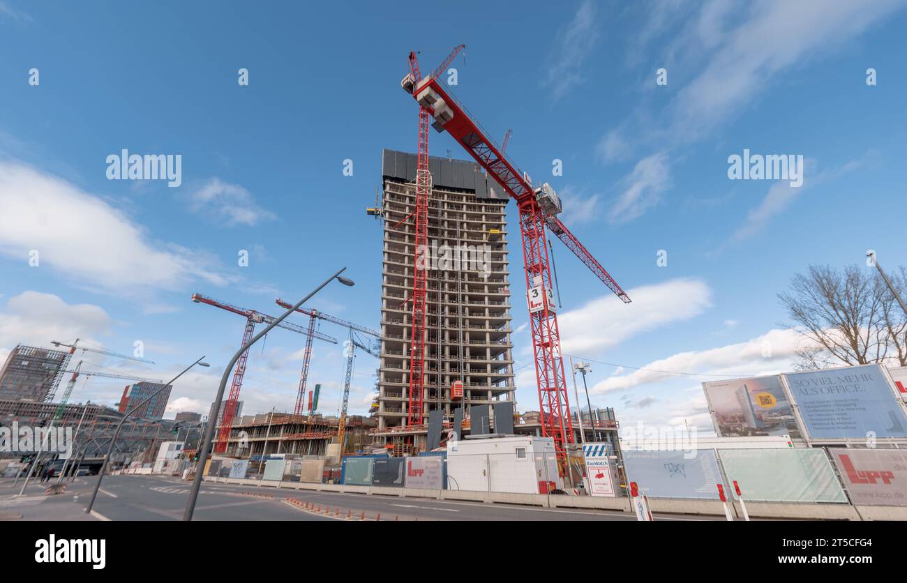 Hamburg, Germany. 04th Nov, 2023. View of the Elbtower construction ...