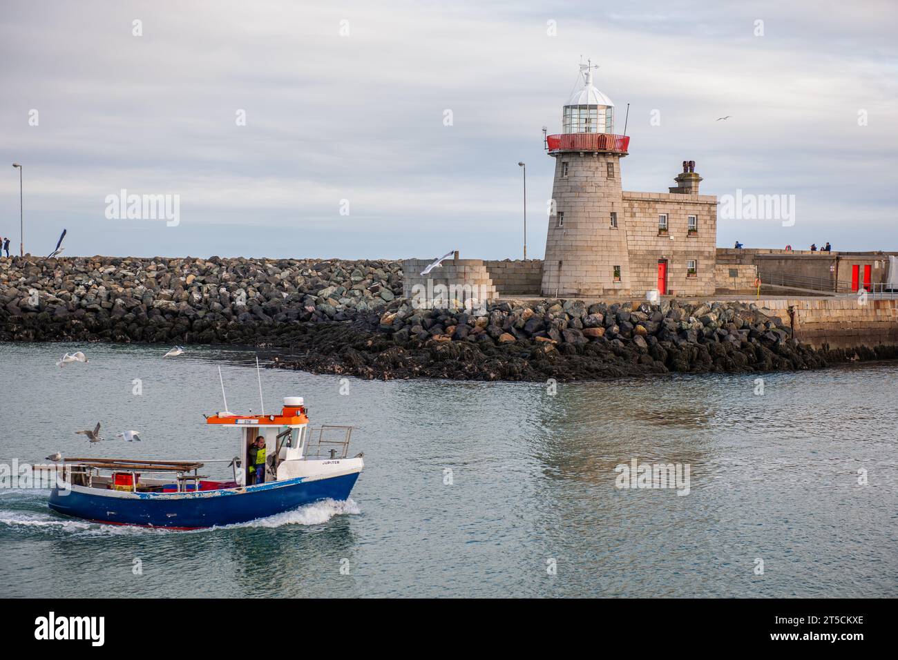 Howth Lighthouse in Howth harbour, with a boat in the foreground Stock ...