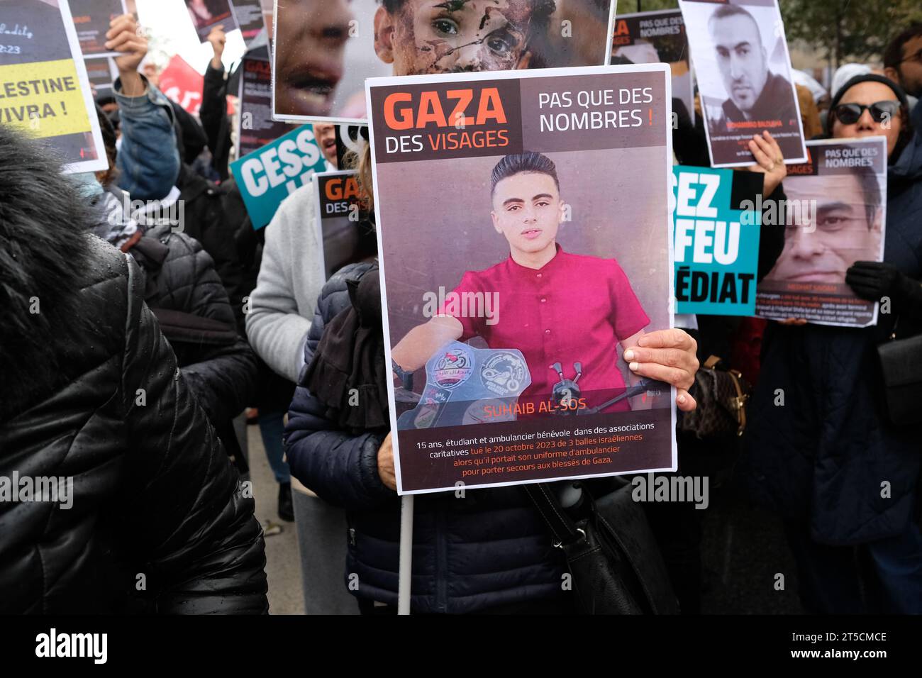 Plusieurs milliers de personnes (60000 selon l'organisateur) ont défilé ...