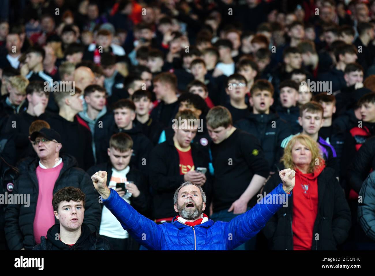 Hibernian fans in the stands hi-res stock photography and images - Alamy