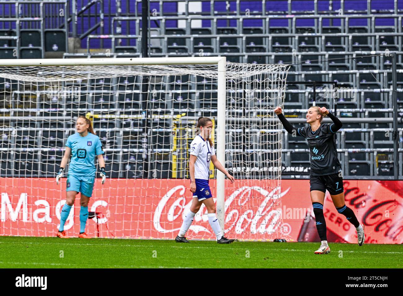 Anderlecht, Belgium. 04th Nov, 2023. Dilja Yr Zomers (7) of OHL scores ...