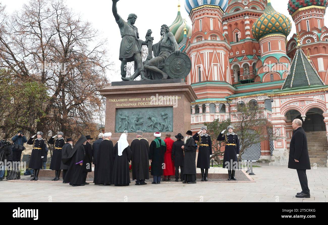 Kremlin and red square 2023 view hi-res stock photography and images ...